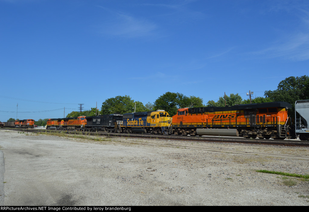 BNSF 6913 backshot of the H-MEMKCK